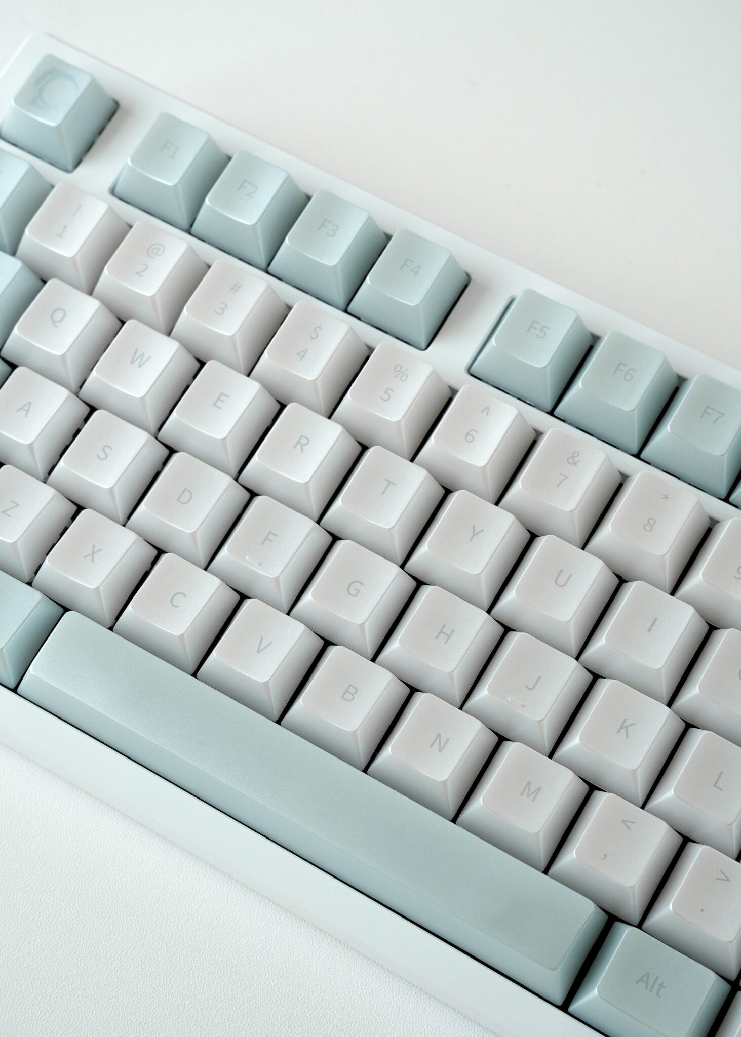 Glass Ocean Pearl Shine Keycaps - 132 Keys